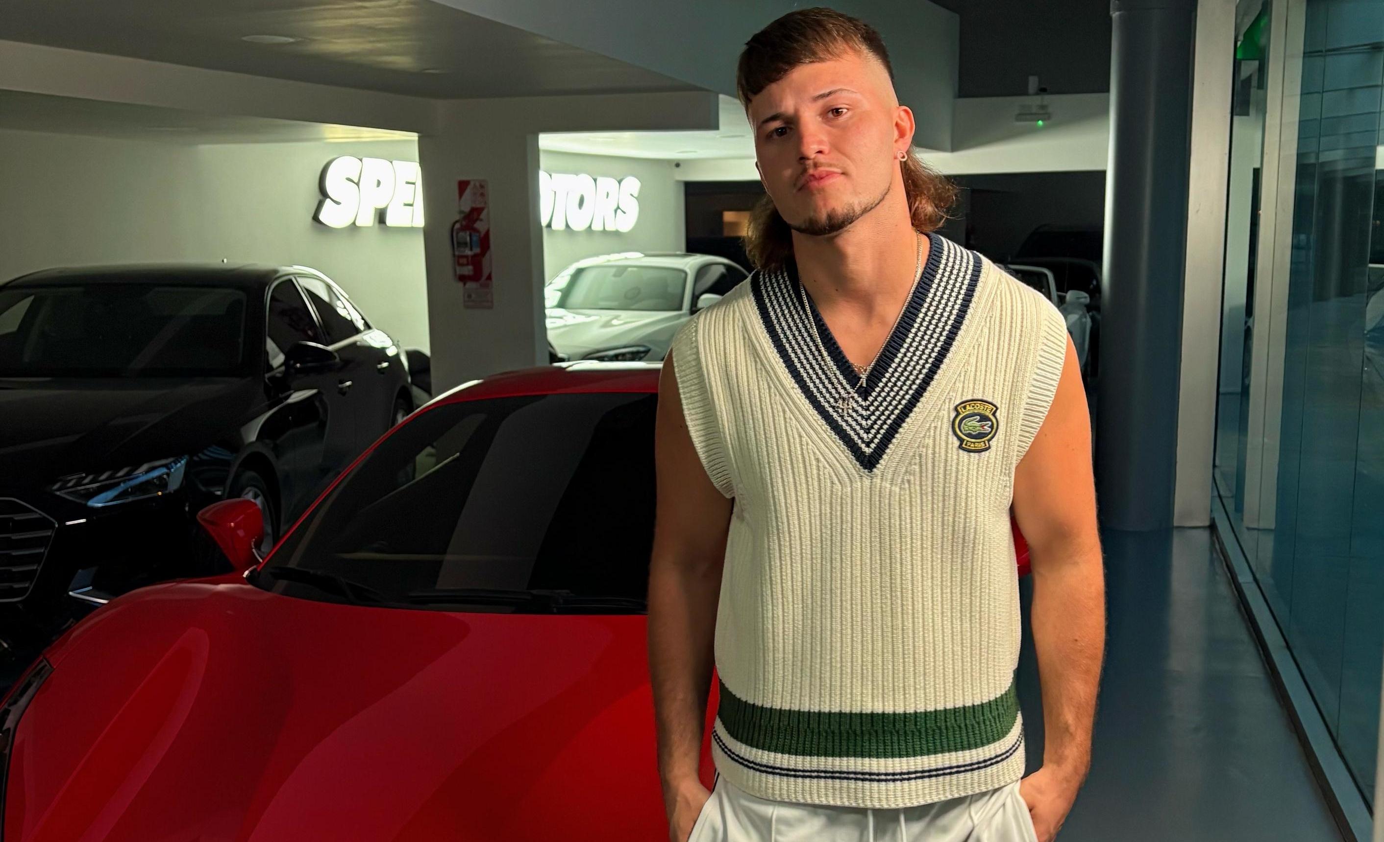 Entre autos y cocodrilos, el nuevo videoclip de “El Jaime”, el rapero ...