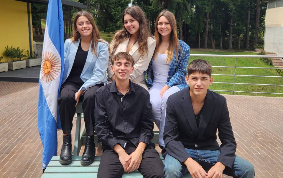 Orgullo nacional: cinco estudiantes de Funes representaron al país en ...