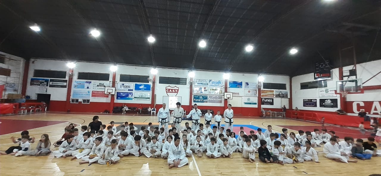 Exhibición de lujo en Funes: Fernando Lepore brindó una clase abierta ...