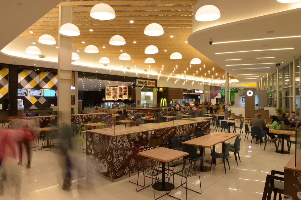 Patios de comidas de shoppings piden abrir como el resto de los bares