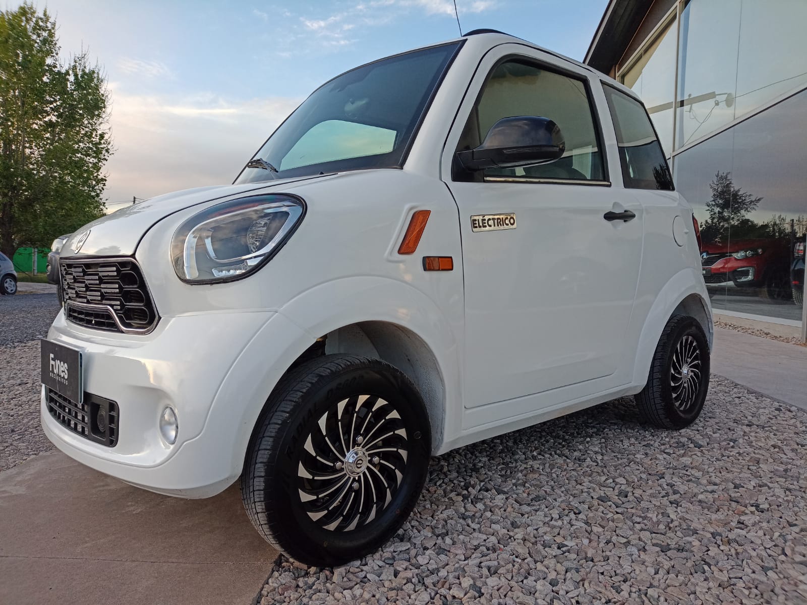 El auto de la semana: Coradir Tito, un pequeño auto eléctrico